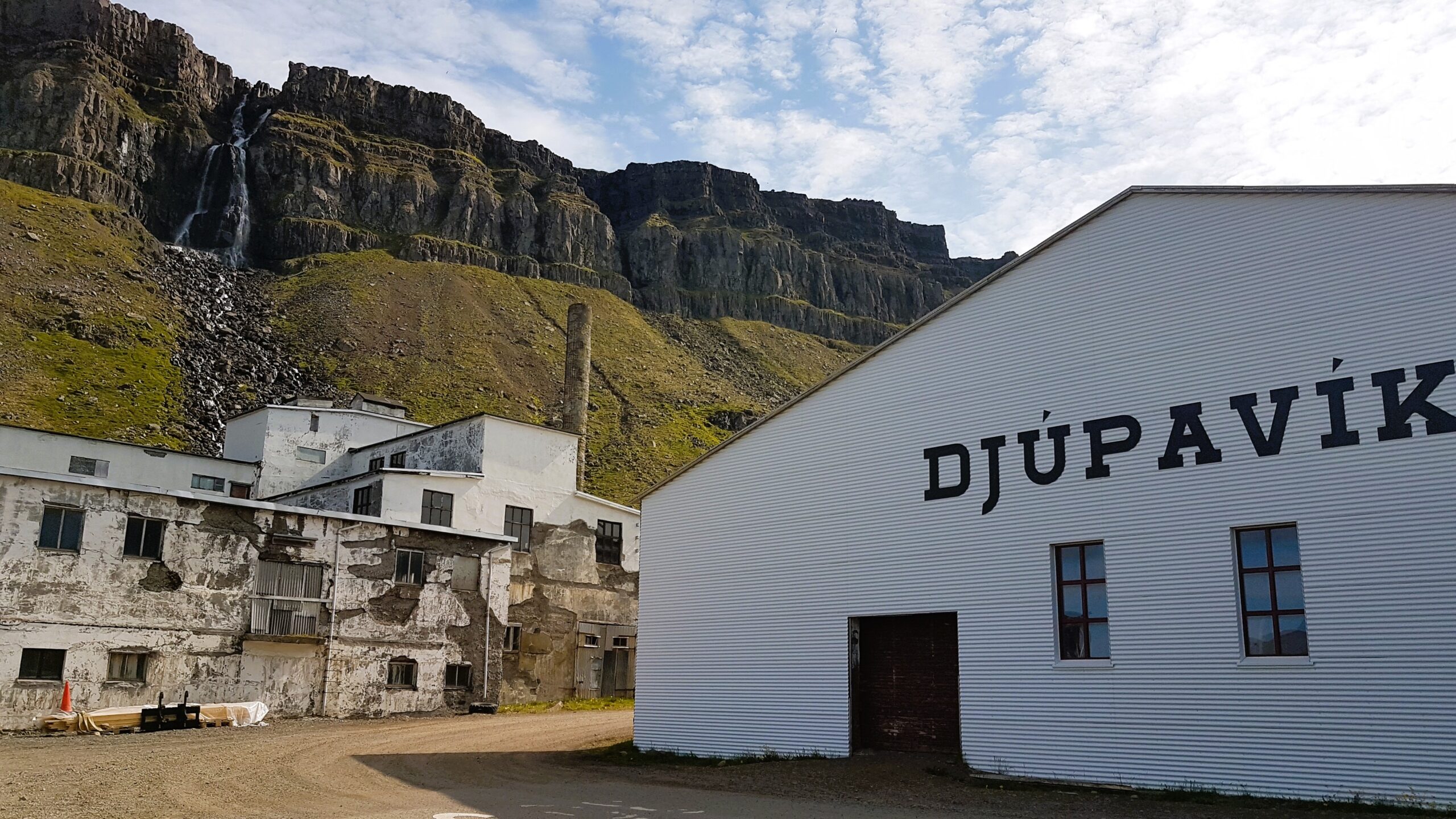 Westfjorde: Baskenzentrum in Djúpavík eröffnet -Island erinnert an die ...